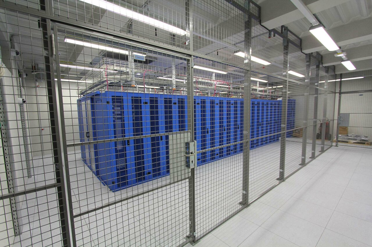 Cómo Troax protege la información en los Data Centers con cerramientos ...